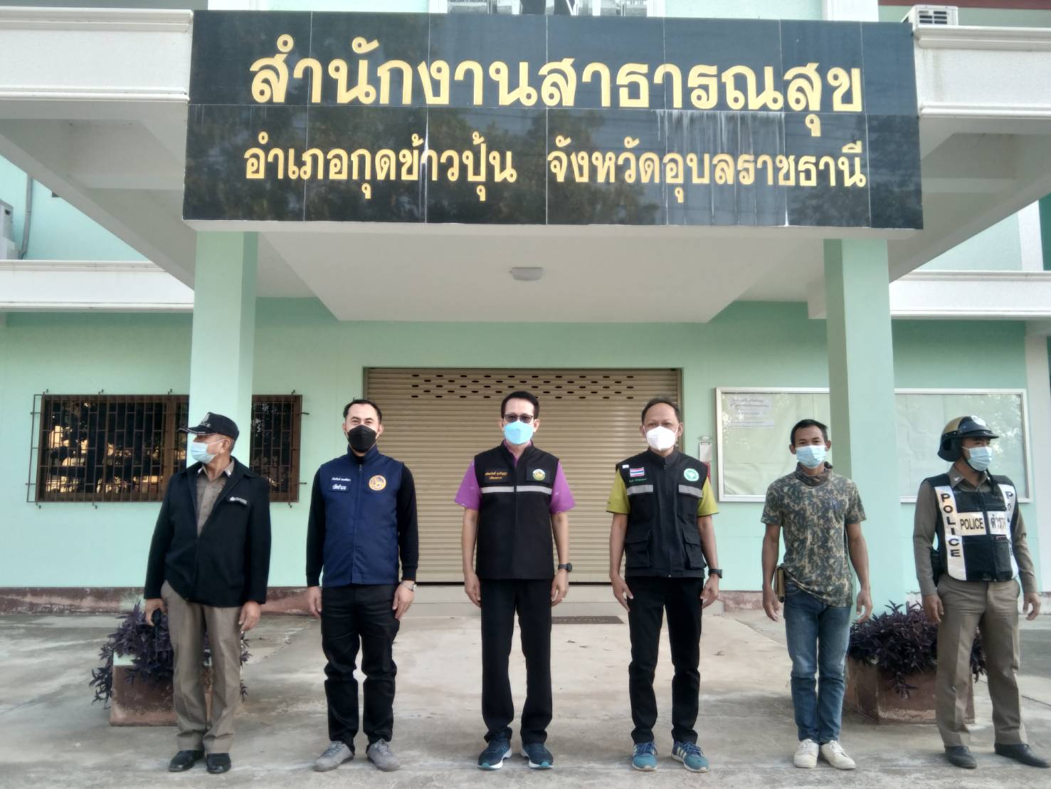 อุบลฯออกตรวจตราและให้คำแนะนำแก่ผู้ค้าและประชาชนที่มาจับจ่ายเลือกซื้อ ...